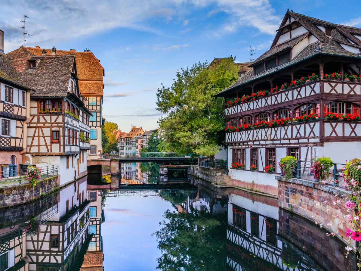 14 Beautiful Towns & Cities Near Paris That Are Worth Visiting - Dreams ...