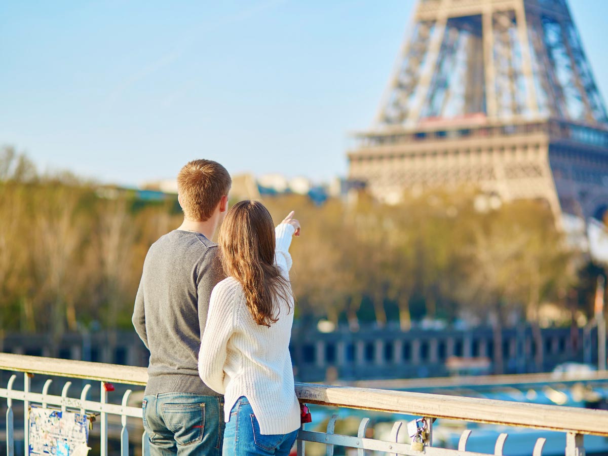 10 Captivating Poems About Paris You'll Love - Dreams in Paris