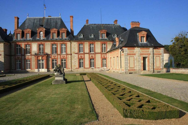 14 Best Castles Near Paris You Should Visit - Dreams in Paris