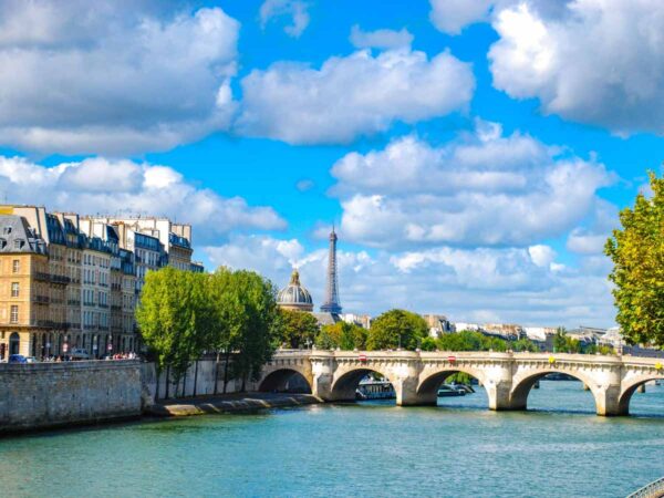 10 Captivating Poems About Paris You'll Love - Dreams in Paris