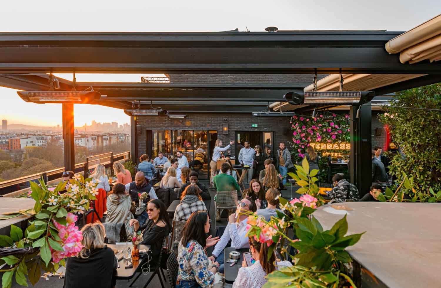17 Best Rooftop Restaurants In Paris For The Best Food and Views ...