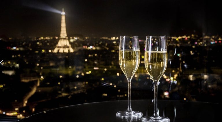 17 Best Rooftop Bars In Paris That Offer Stunning Views - Dreams in Paris