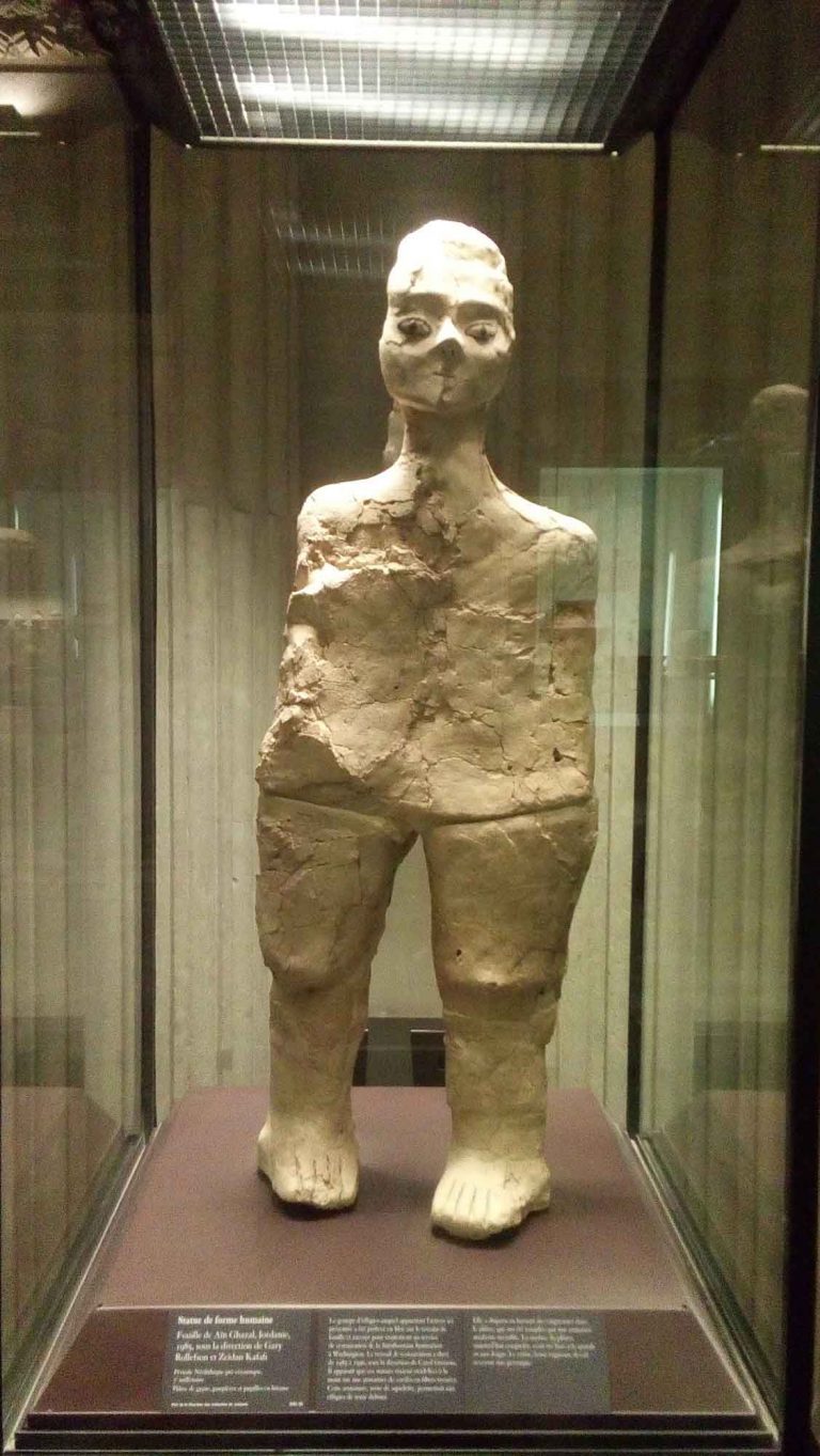 17 Most Famous Sculptures In The Louvre Museum You Shouldn't Miss ...